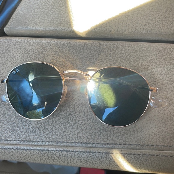 Ray-Ban | Accessories | Rayban 52 Black And Gold Round Sunglasses ...